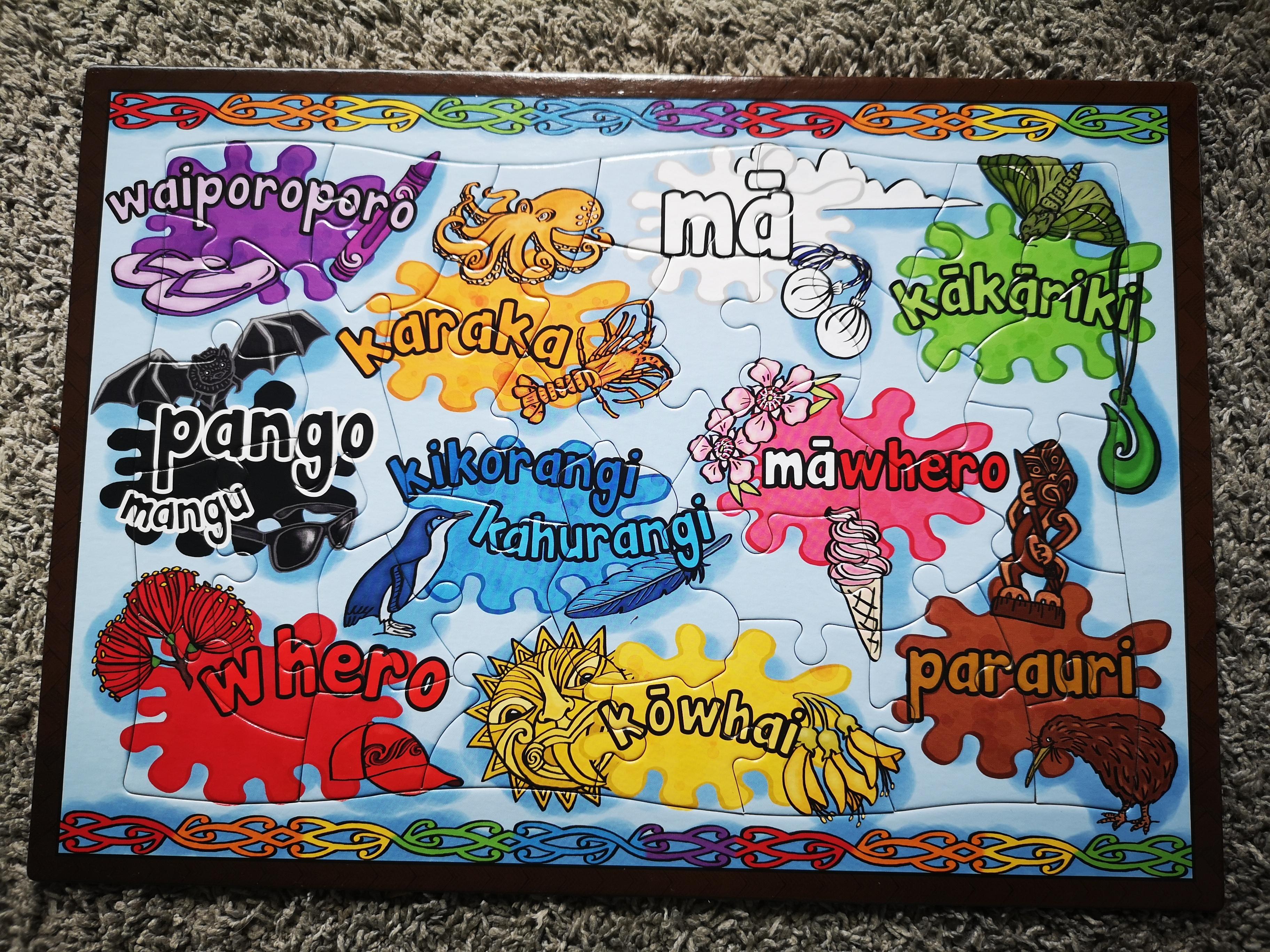 Te Reo Māori 35 Piece Puzzle - Colours / Ngā Tae